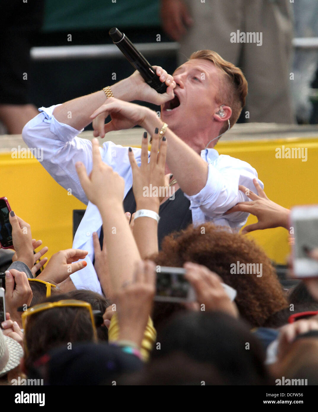 NY, NY, USA. 16th Aug, 2013. Rapper MACKLEMORE (born BEN HAGGERTY ...