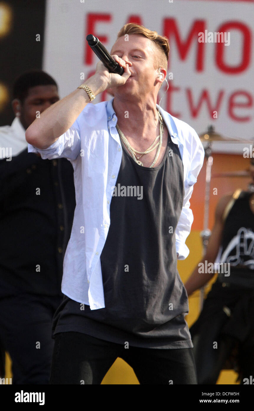 NY, NY, USA. 16th Aug, 2013. Rapper MACKLEMORE (born BEN HAGGERTY ...
