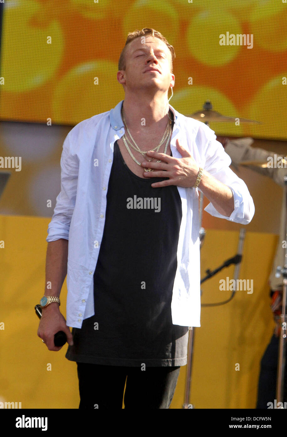 NY, NY, USA. 16th Aug, 2013. Rapper MACKLEMORE (born BEN HAGGERTY ...