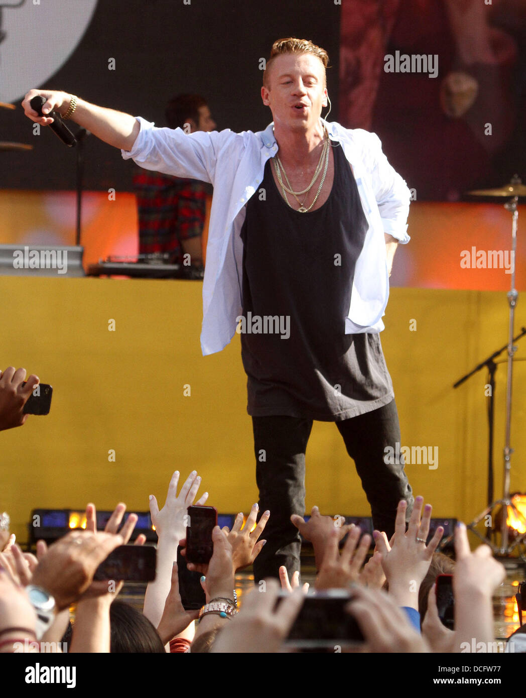 NY, NY, USA. 16th Aug, 2013. Rapper MACKLEMORE (born BEN HAGGERTY ...