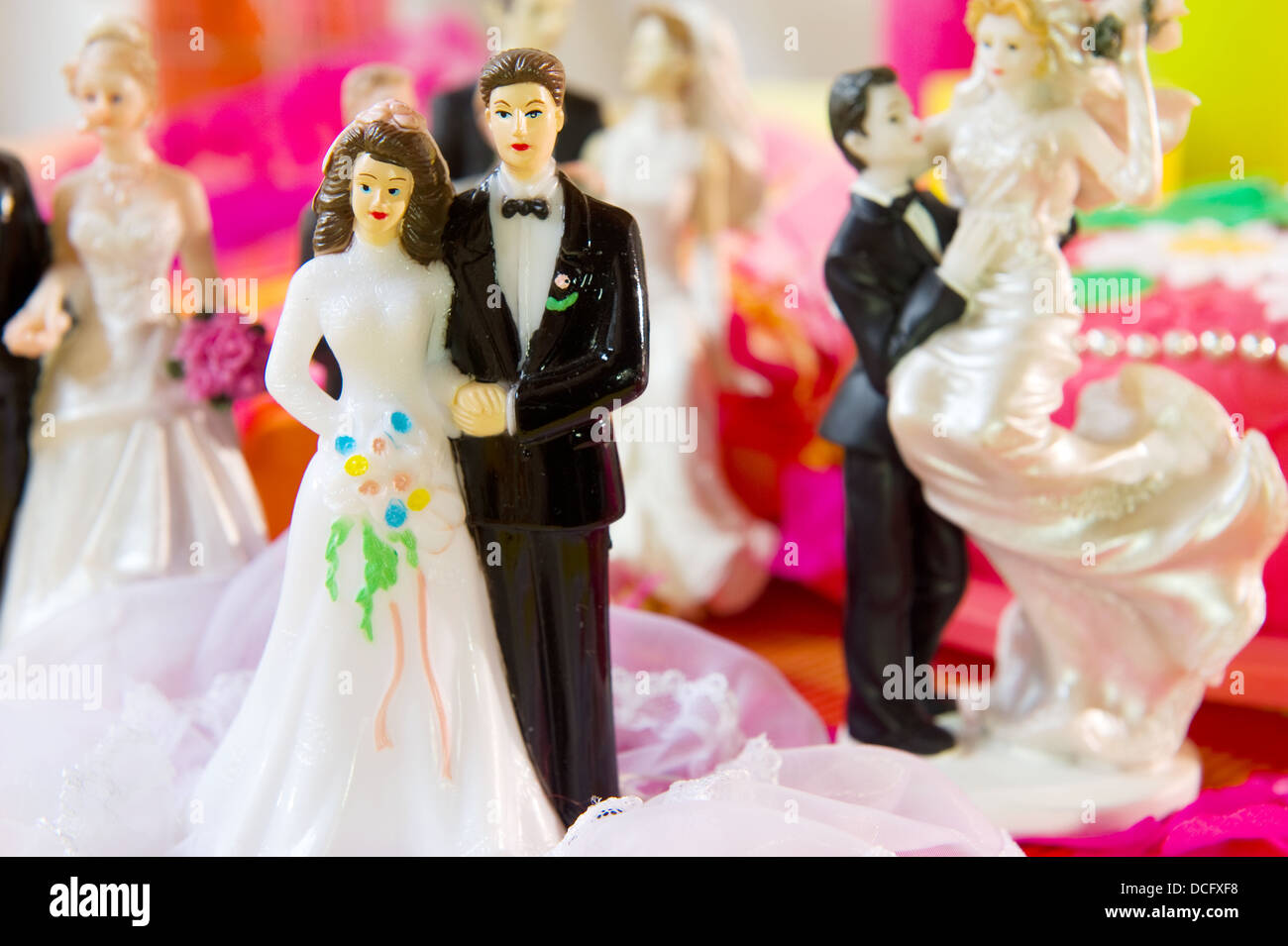 Wedding cake puppets hi-res stock photography and images - Alamy