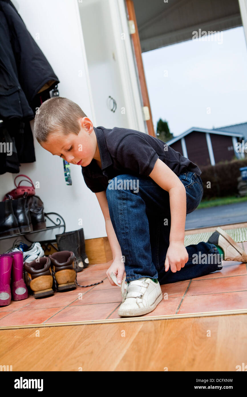 Little Boy tying his shoes Stock Photo - Alamy
