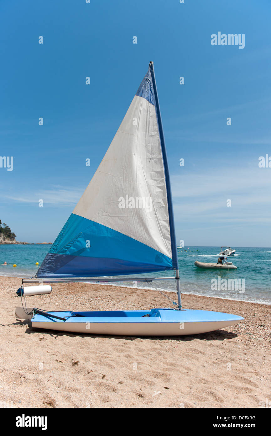 Sail boat at the beach Stock Photo - Alamy