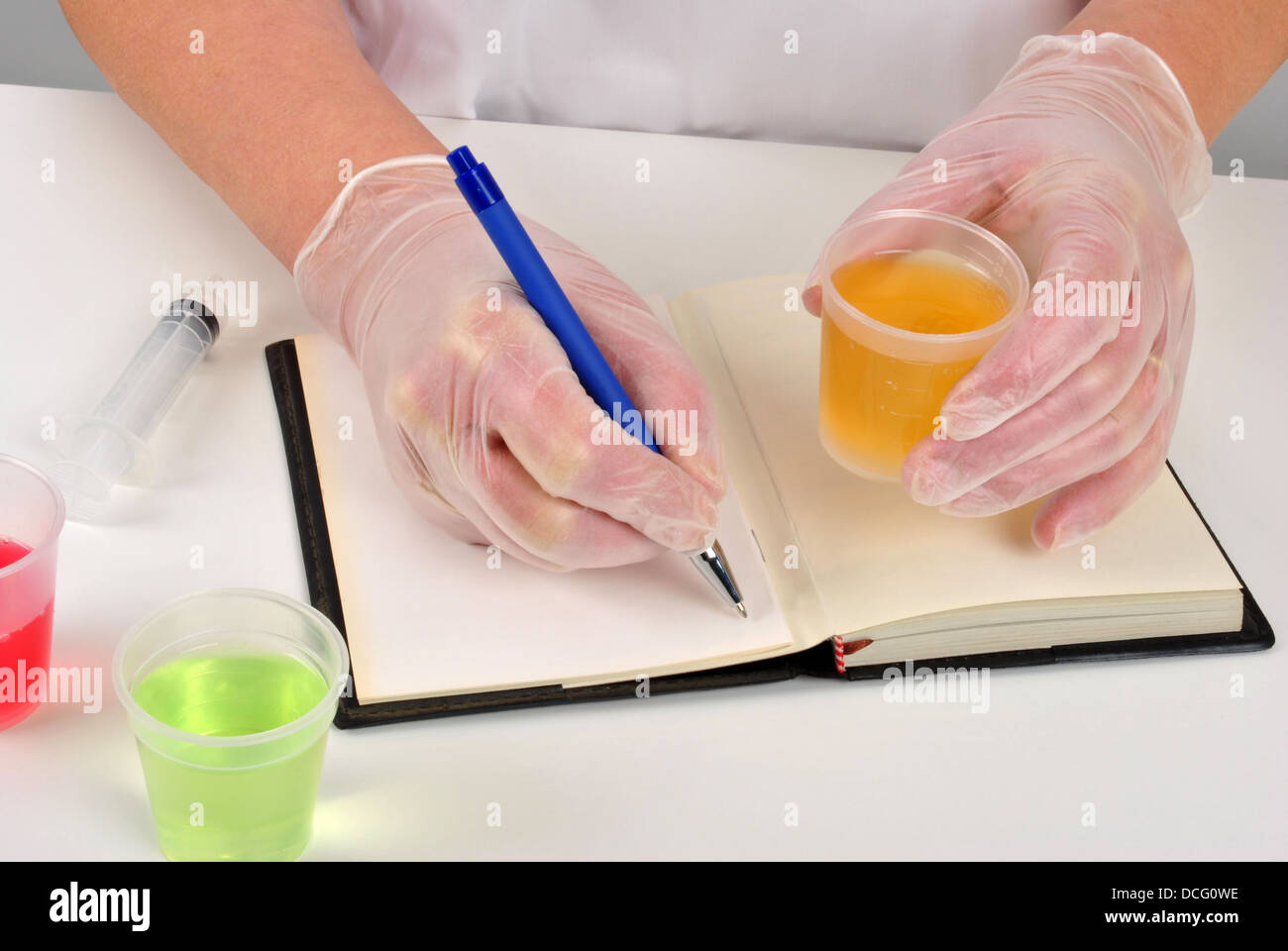 Yellow laboratory hi-res stock photography and images - Alamy
