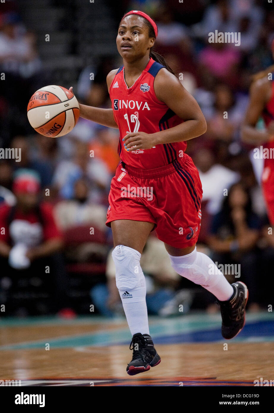 Newark, New Jersey, USA. 16th Aug, 2013. Mystics' guard Ivory Latta (12 ...