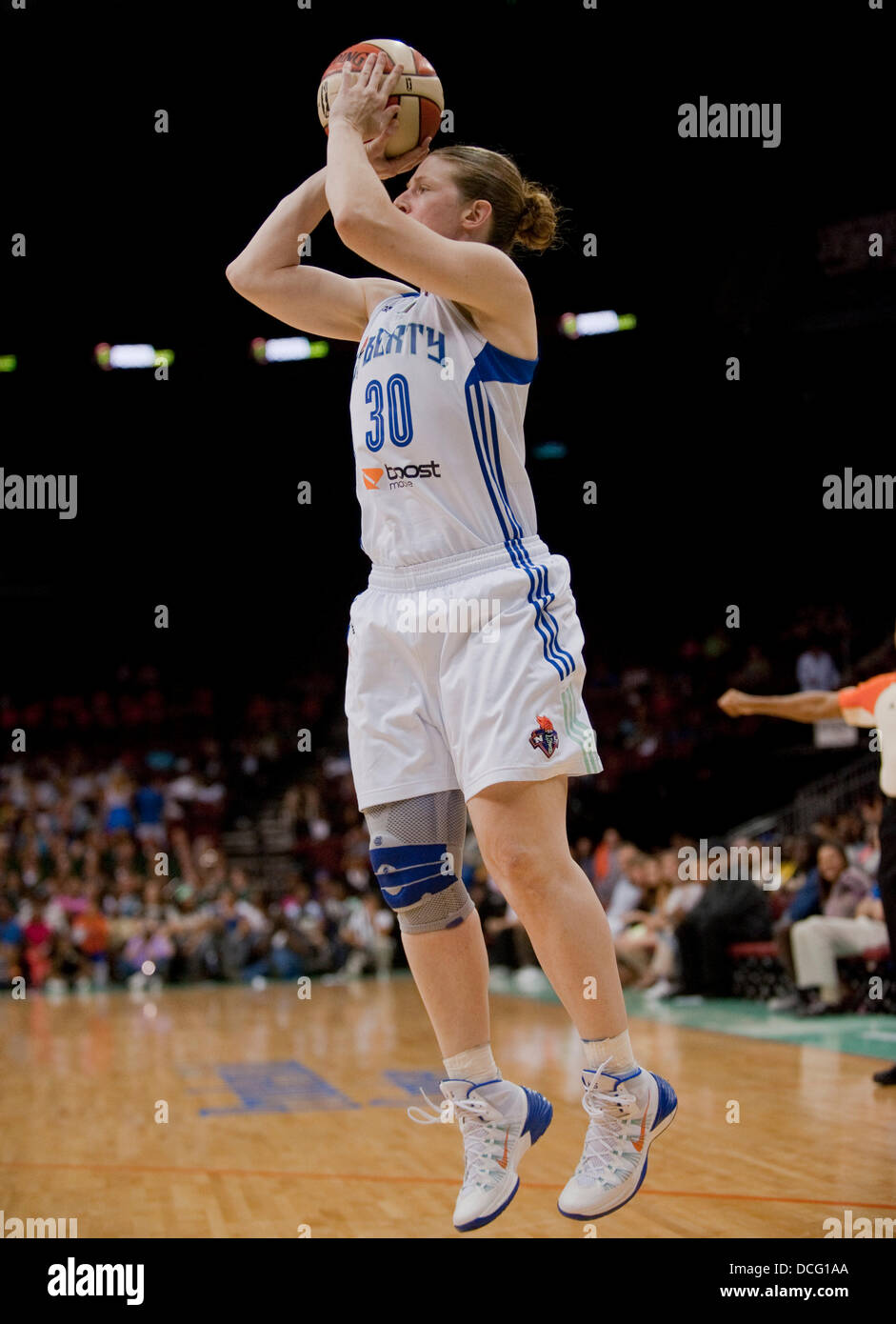 Newark, New Jersey, USA. 16th Aug, 2013. Liberty's guard Katie Smith ...