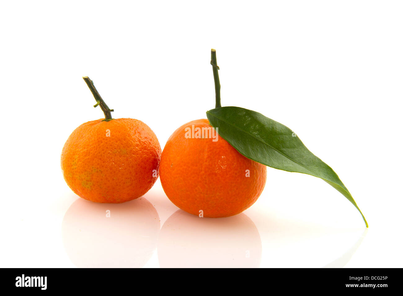 Two tangerines hi-res stock photography and images - Alamy