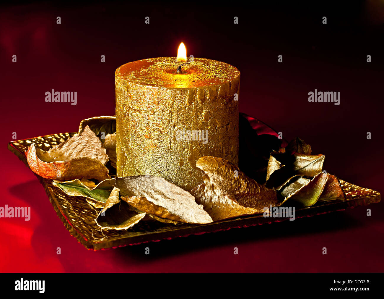 Gold christmas candle hi-res stock photography and images - Alamy