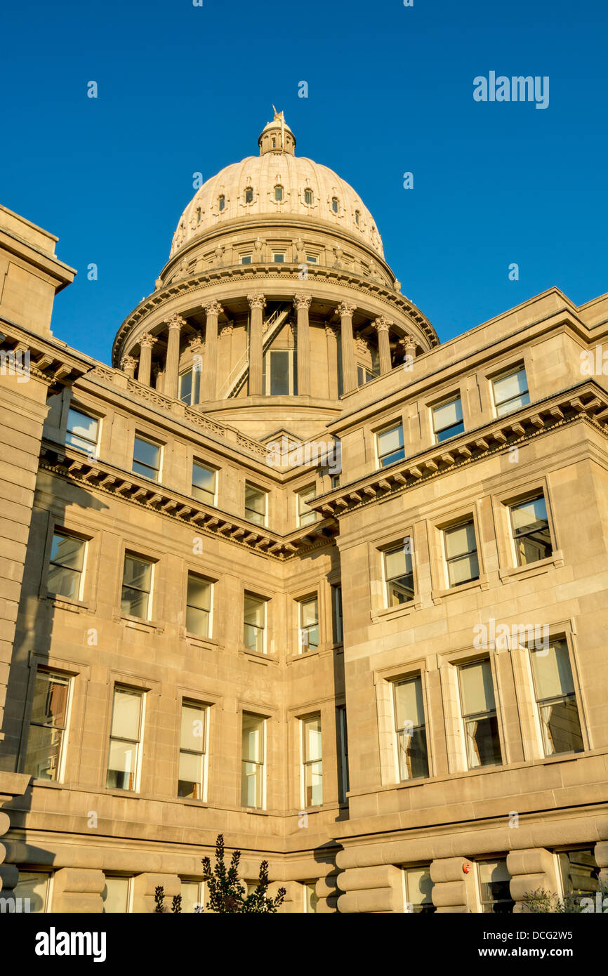 Side view of the capital building Stock Photo - Alamy