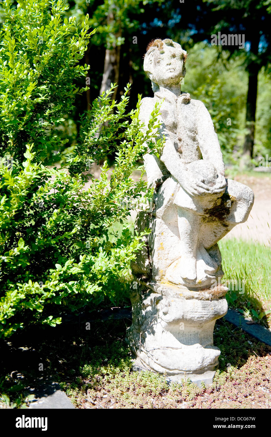 Marble statue boy hi-res stock photography and images - Alamy