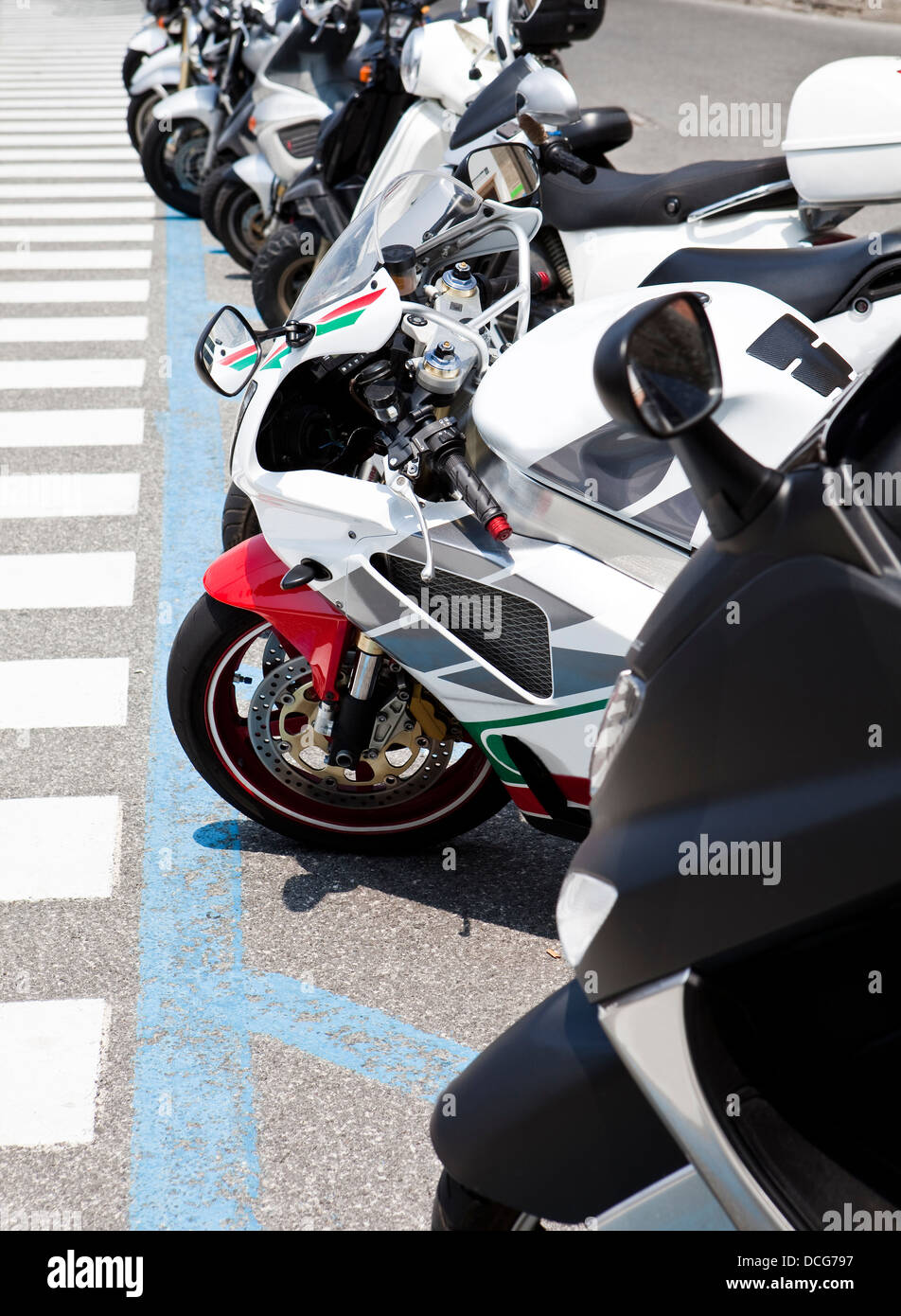 Racing bikes lined up hi-res stock photography and images - Alamy