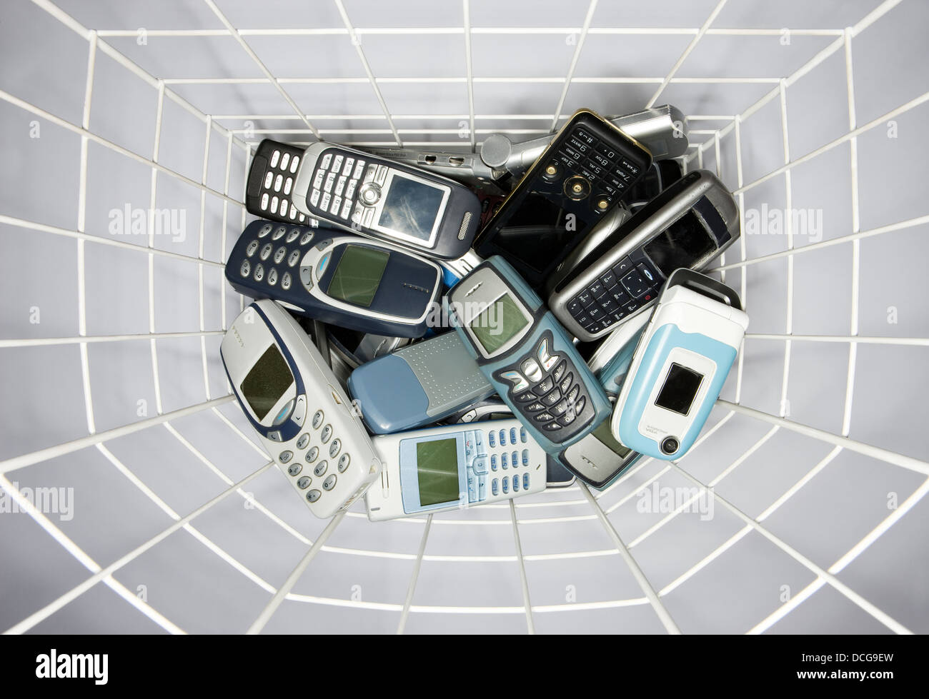 Cellphones recycle hi-res stock photography and images - Alamy