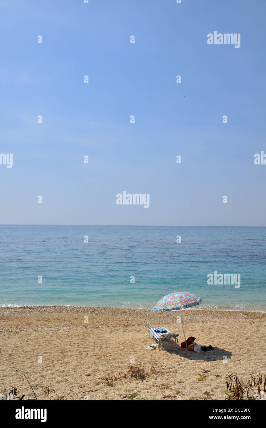 Sunbed parasol hi-res stock photography and images - Alamy