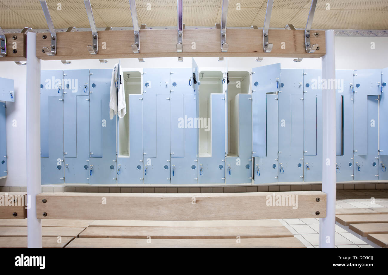 School locker room change hi-res stock photography and images - Alamy