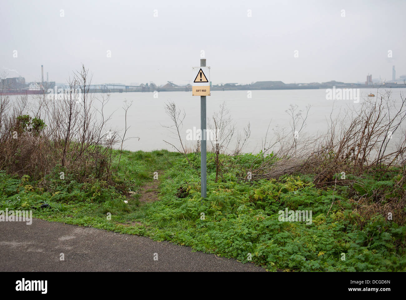 A 'soft mud' sign is pictured on the bank of the River Thames Stock ...