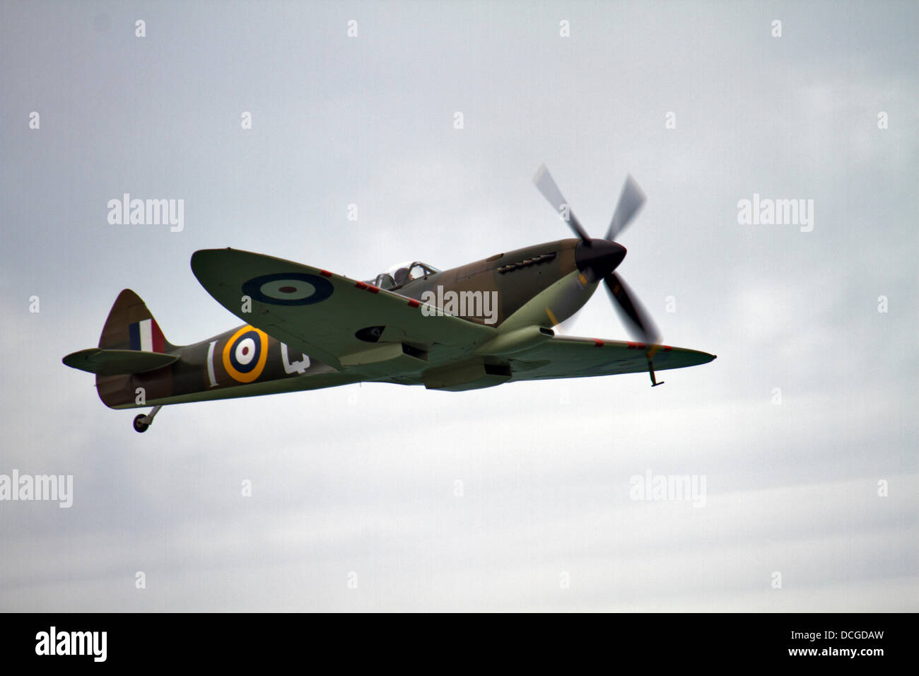 Spitfire plane hi-res stock photography and images - Alamy