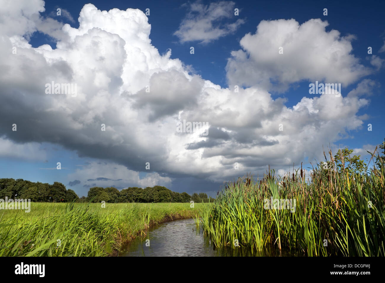 Blue sky over river hi-res stock photography and images - Alamy