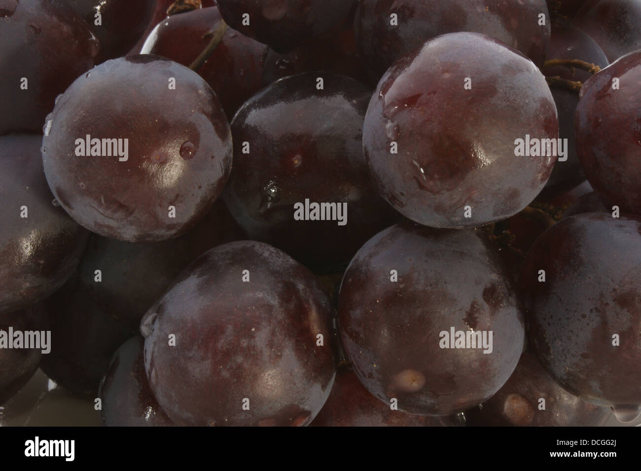 sweet organic red grapes Stock Photo - Alamy