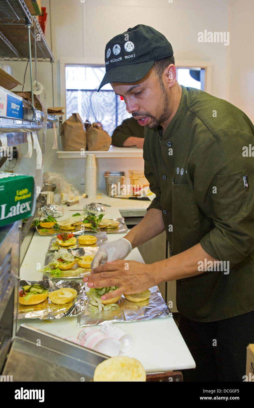 Fast Food Restaurant Worker Stock Photo - Alamy