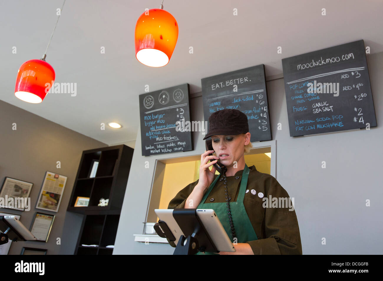 Fast Food Restaurant Worker Stock Photo - Alamy