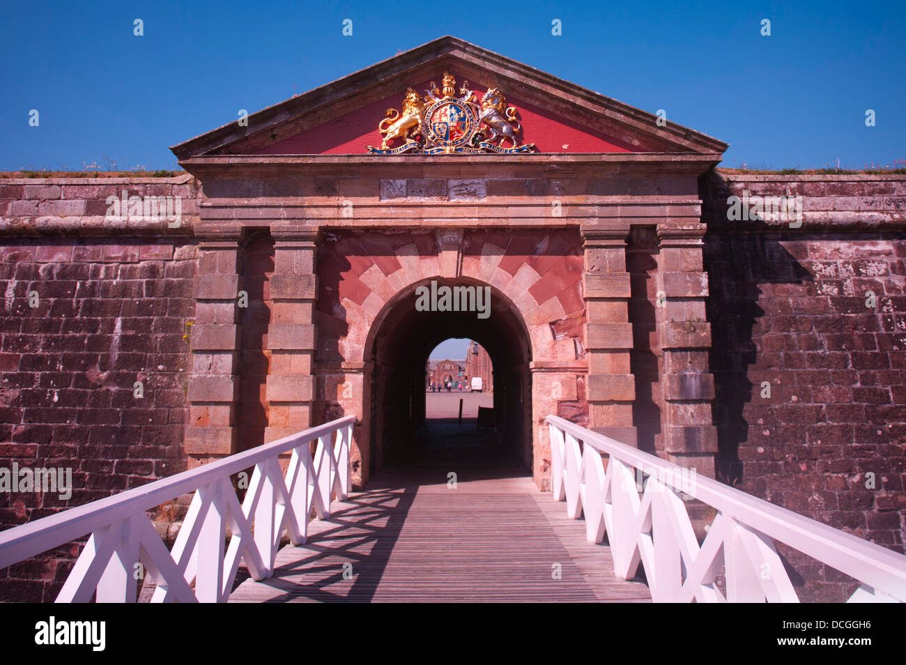 Red archway hi-res stock photography and images - Alamy