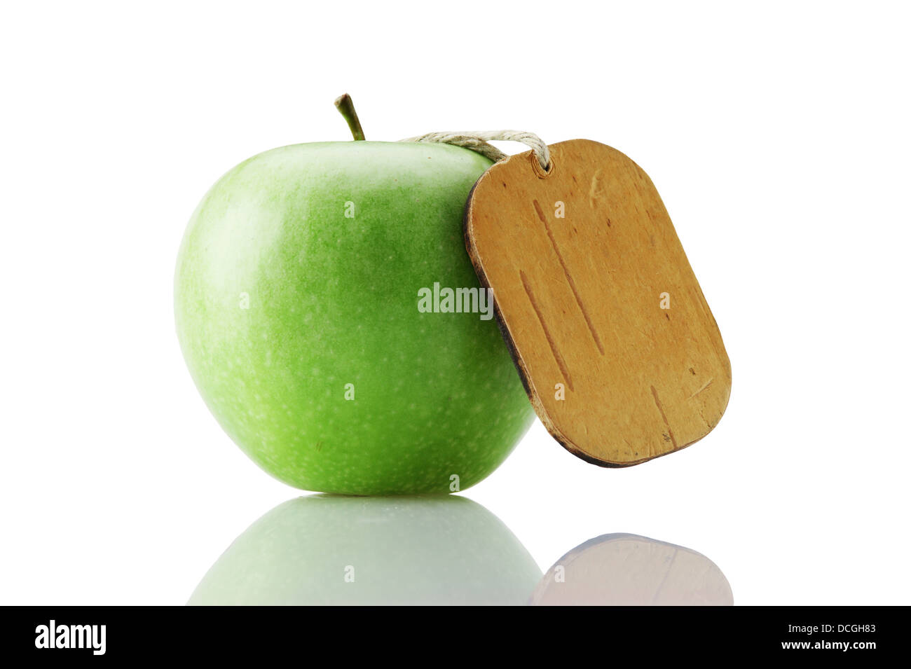 green apple with tag isolated on white background Stock Photo - Alamy