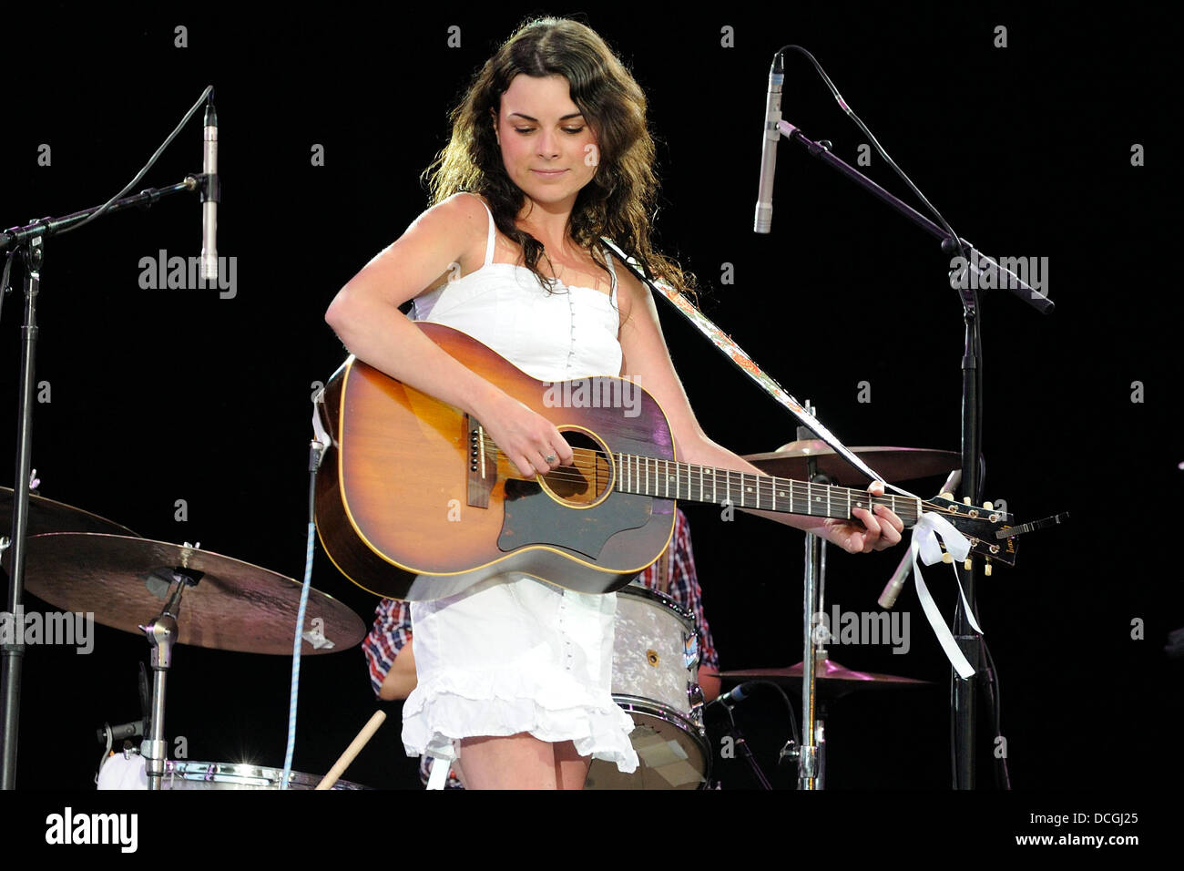 Whitney rose singer hi-res stock photography and images - Alamy