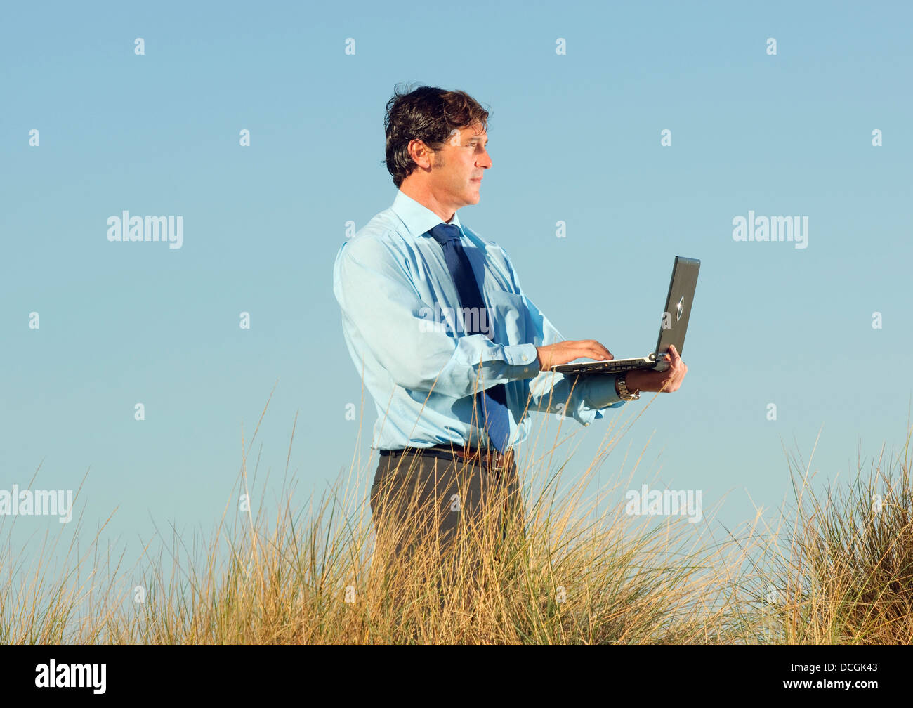 Business formal laptop beach hi-res stock photography and images - Alamy
