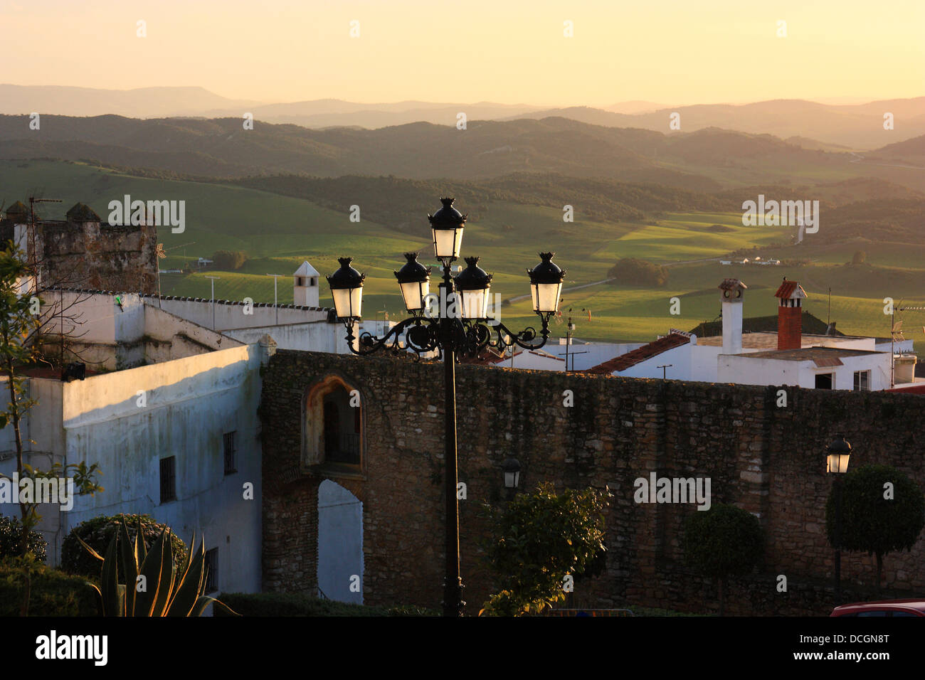 Decorative street light posts hi-res stock photography and images - Alamy
