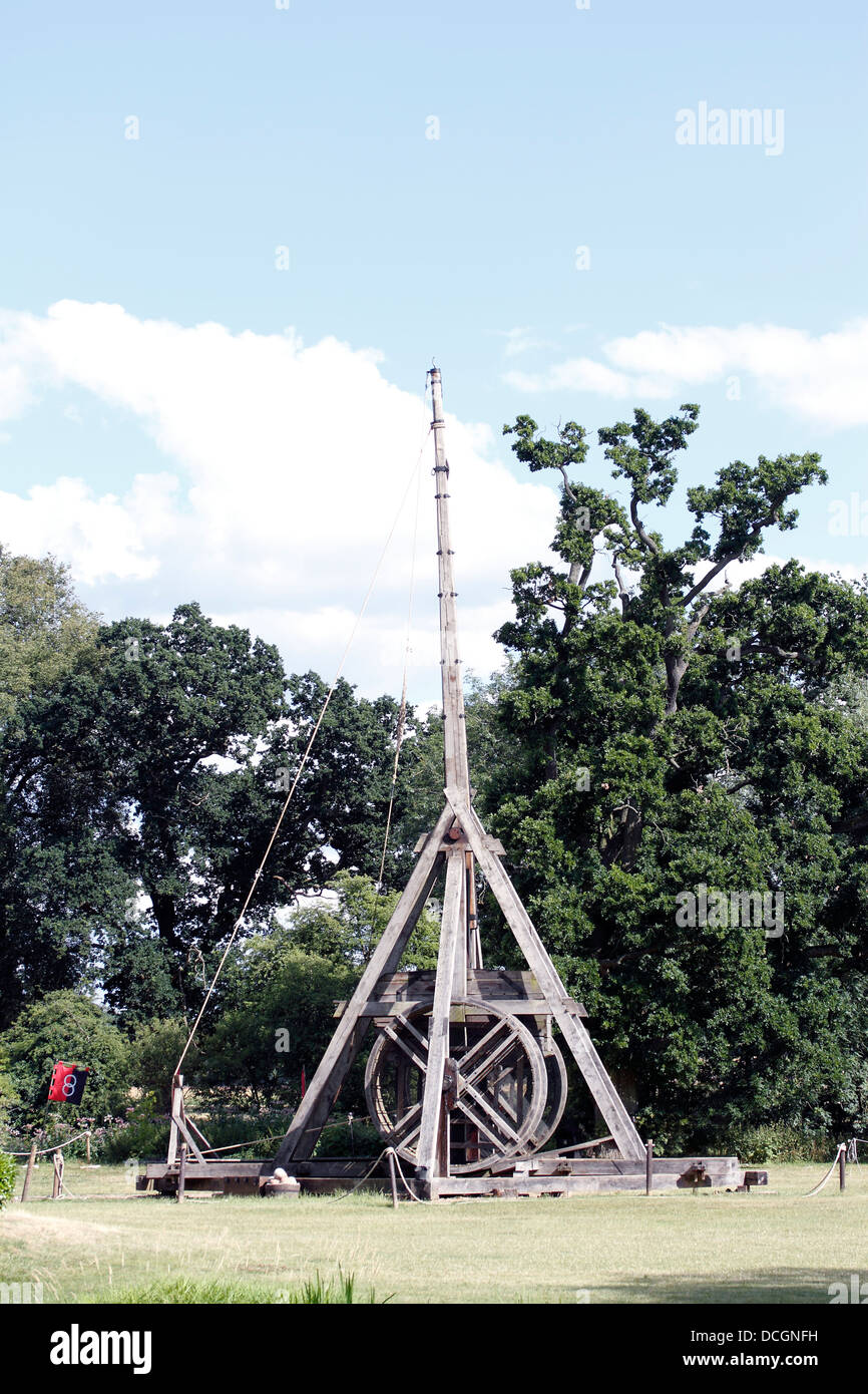 Trebuchet at Warwick Castle - largest medieval replica seige engine in ...