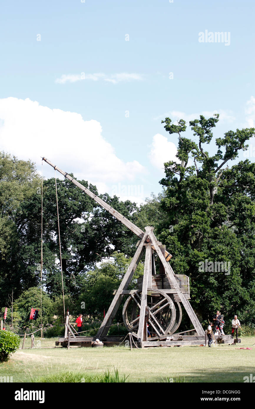 Trebuchet at Warwick Castle - largest medieval replica seige engine in ...