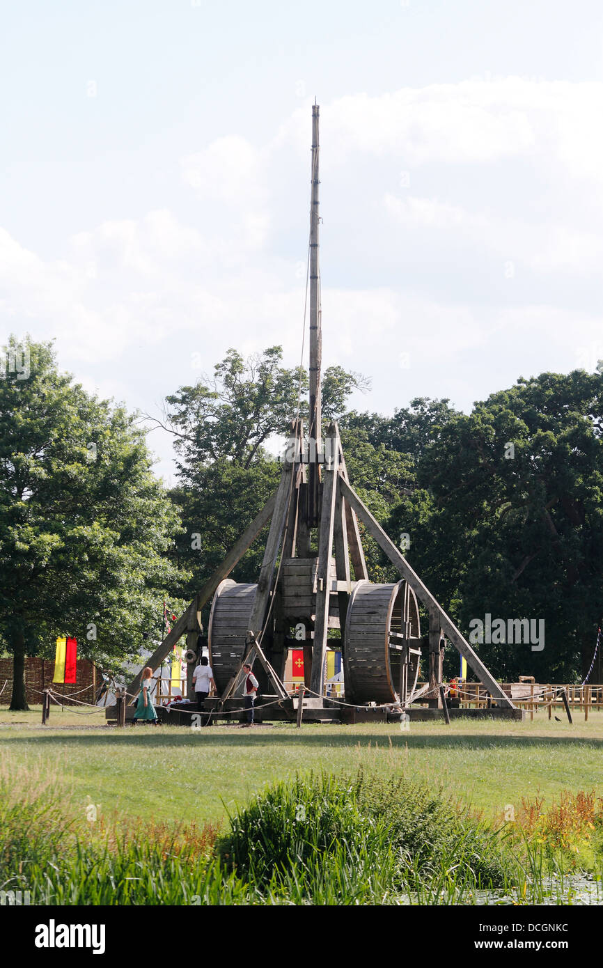 Trebuchet at Warwick Castle - largest medieval replica seige engine in ...