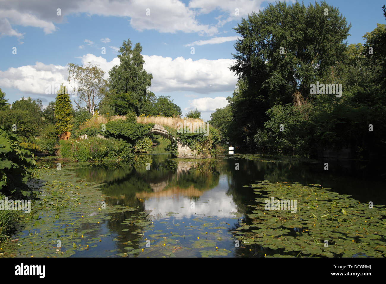 Old stone bridge over moat hi-res stock photography and images - Alamy