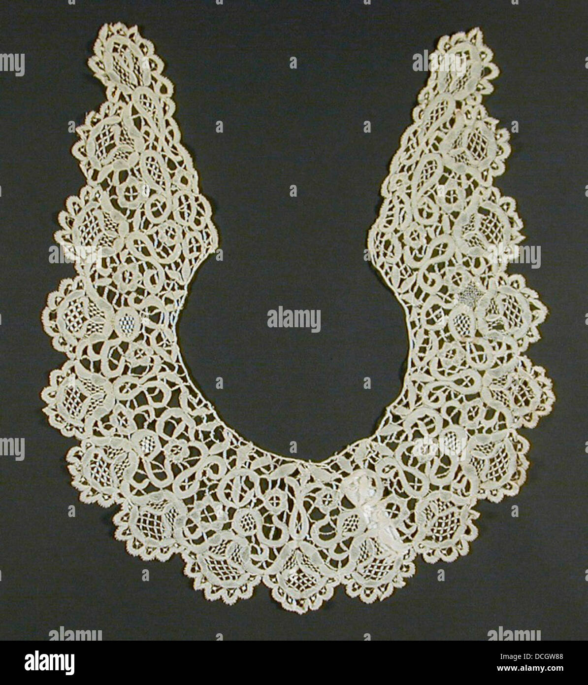 This set of woman's collar and cuffs, housed in the LACMA collection ...