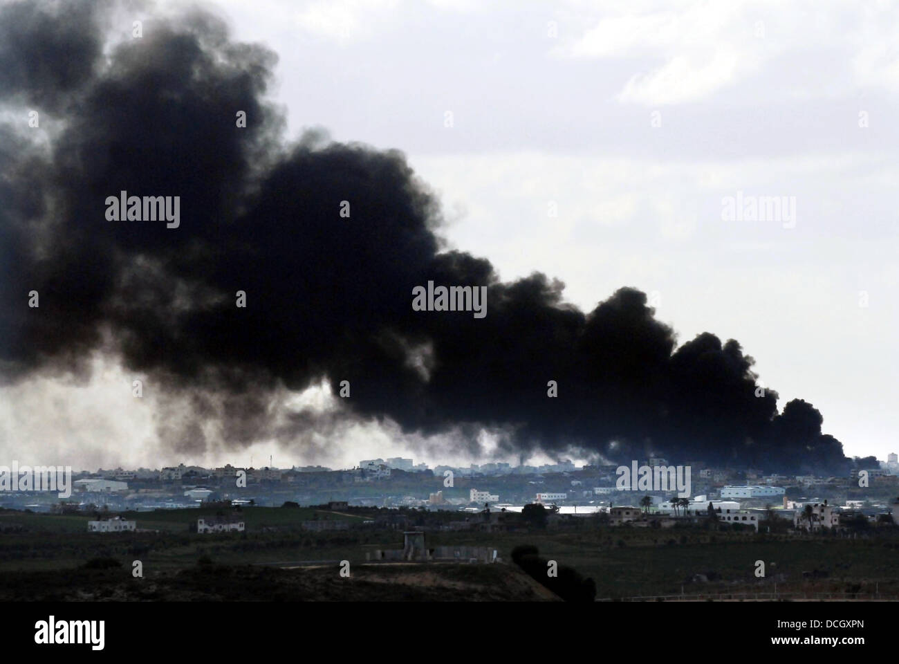 Smoke Over Israel High Resolution Stock Photography and Images - Alamy