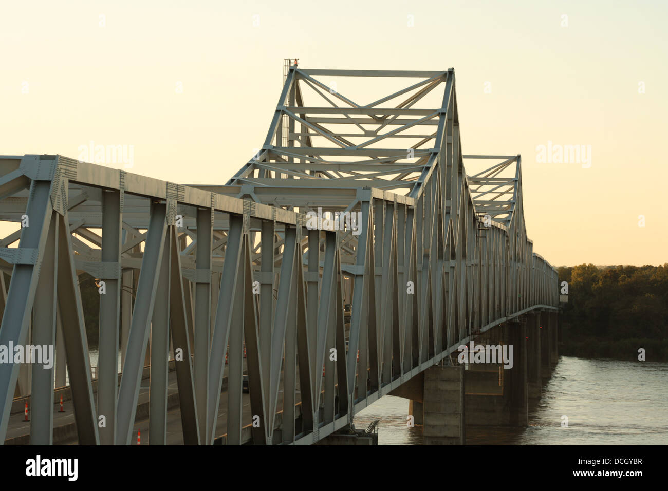 Bridge crossing Mississippi River at Vicksburg, Mississippi Stock Photo ...
