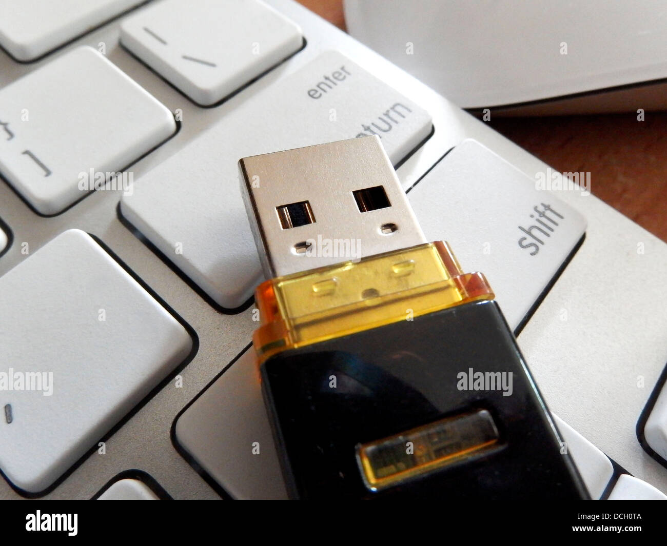 Flash drive on keyboard buttons Stock Photo - Alamy