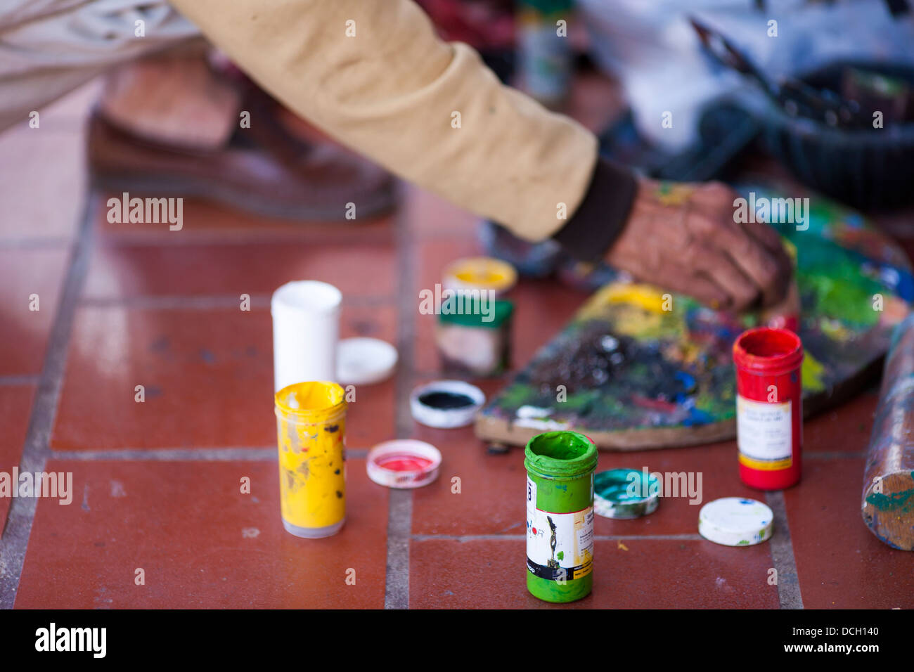 Colombian pottery artist hi-res stock photography and images - Alamy