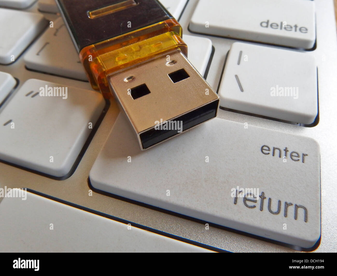 Flash drive on keyboard buttons Stock Photo - Alamy