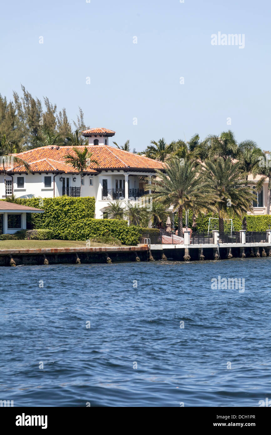Barrel tile roof hi-res stock photography and images - Alamy
