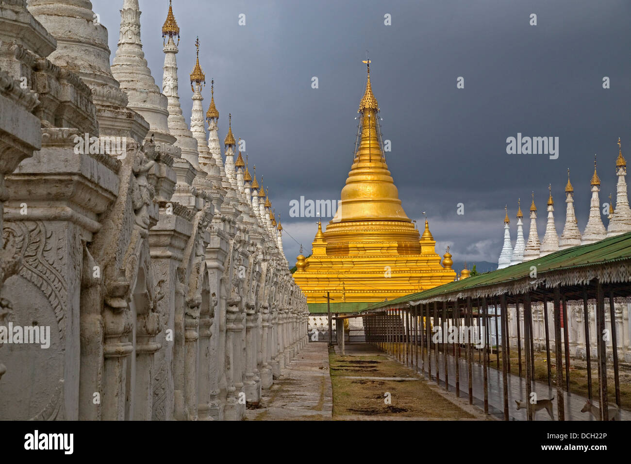 Temple in Mandalay, Myanmar (Burma Stock Photo - Alamy