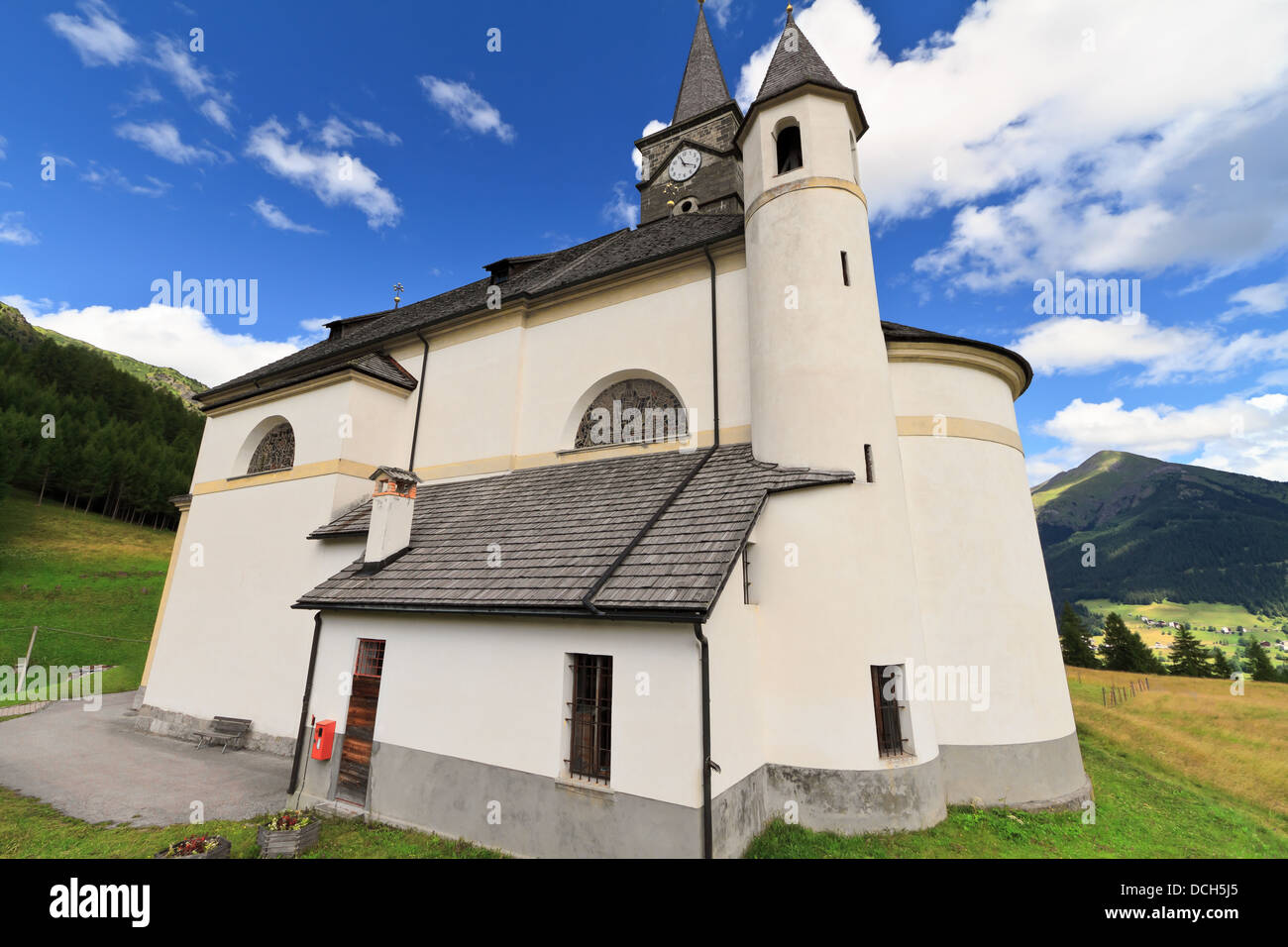 Mountain church exterior hi-res stock photography and images - Alamy
