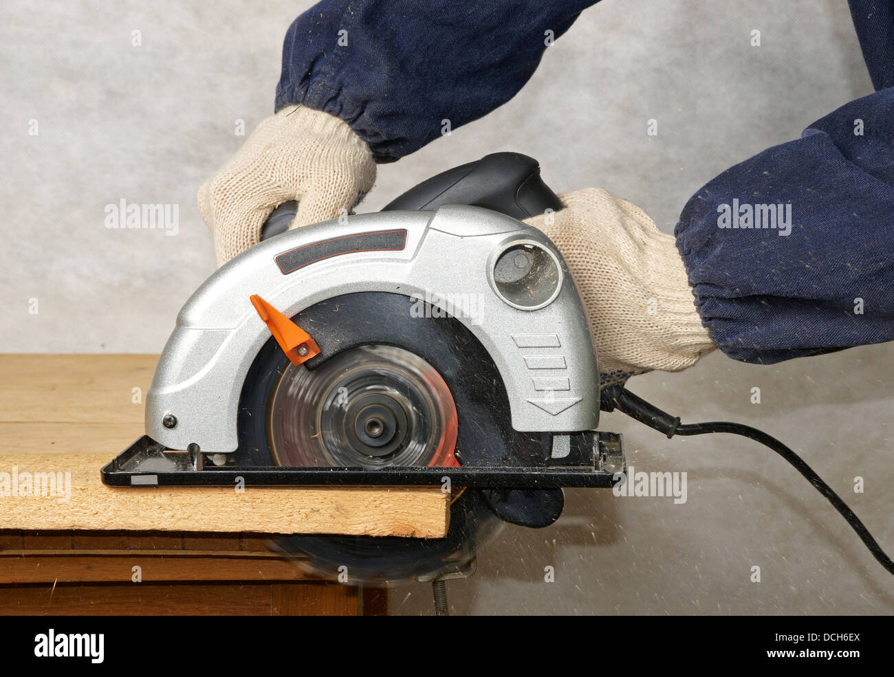 Man cuts wood with electric circular saw Stock Photo - Alamy