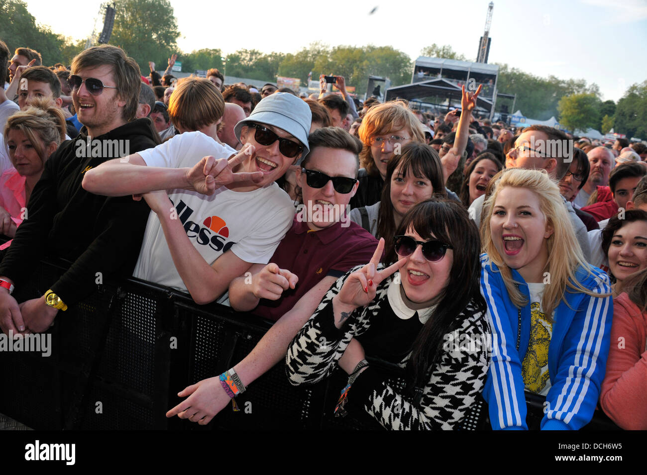 The Stone Roses (Ian Brown, John Squire, Reni, Mani) perform live in ...