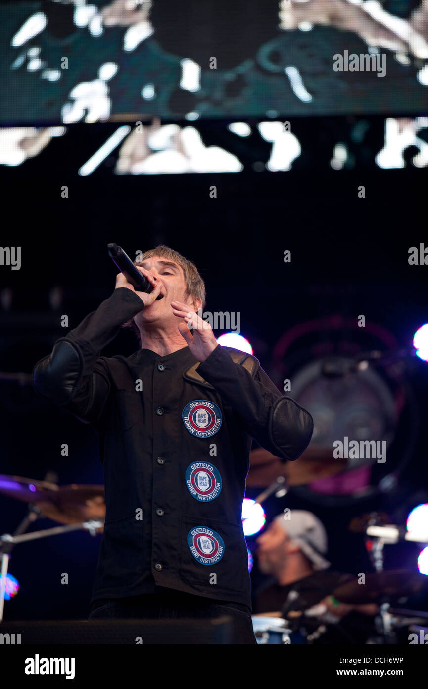 The Stone Roses (Ian Brown, John Squire, Reni, Mani) perform live in ...