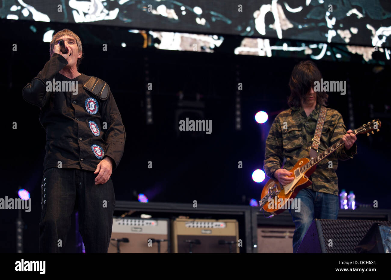 The Stone Roses (Ian Brown, John Squire, Reni, Mani) perform live in ...
