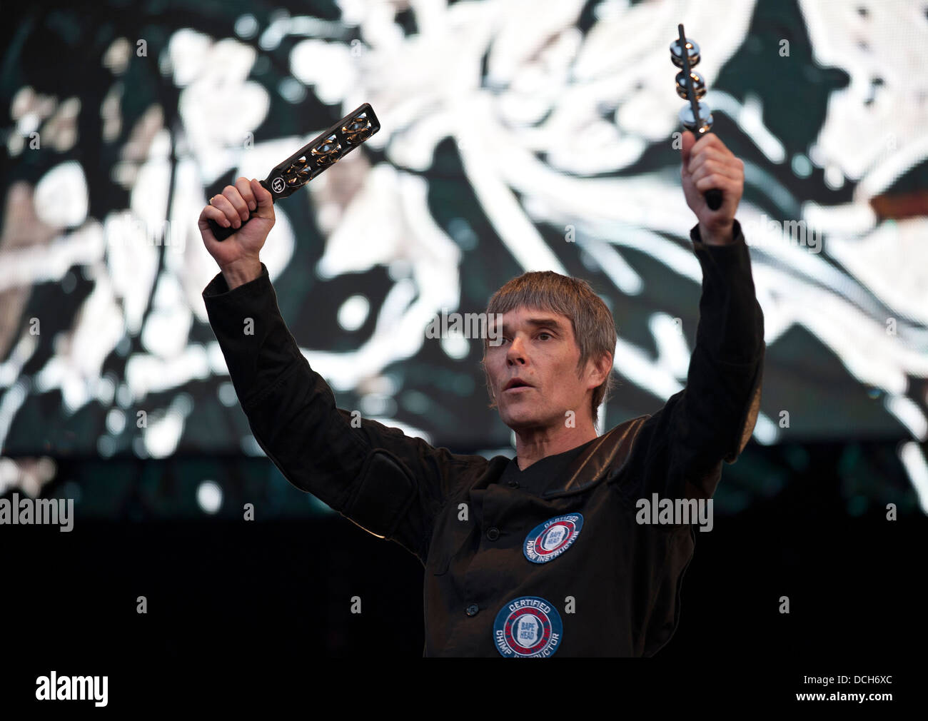 The Stone Roses (Ian Brown, John Squire, Reni, Mani) perform live in ...