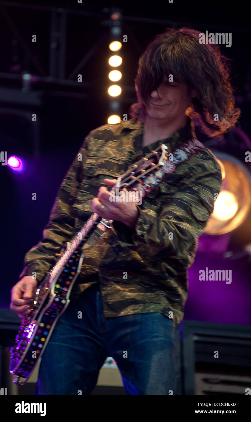 The Stone Roses (Ian Brown, John Squire, Reni, Mani) perform live in ...