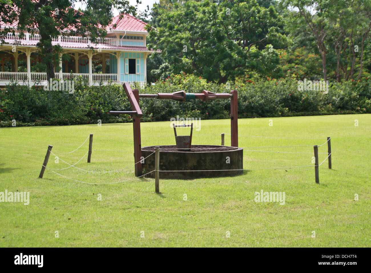 An old water well hi-res stock photography and images - Alamy
