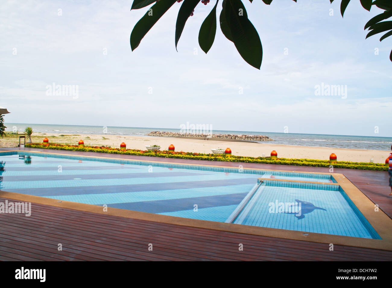 Swimming pool beside beach hi-res stock photography and images - Alamy